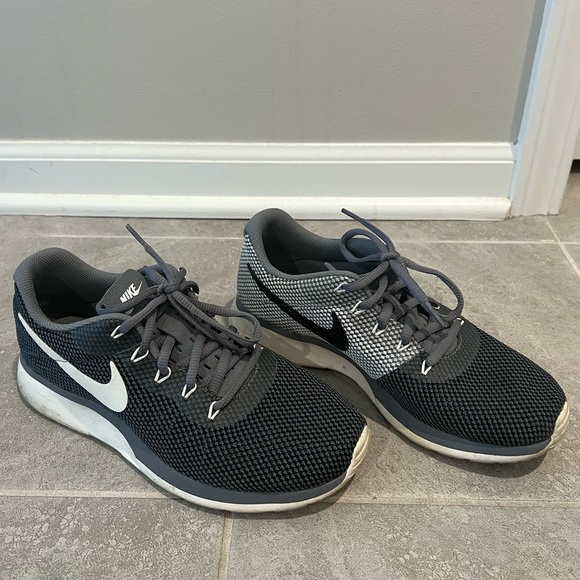 Nike | Shoes | Nike Gently Used Tanjun Womens Running Shoe | Poshmark